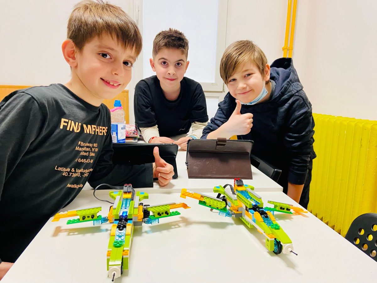 Robotics School - Cursuri de robotica cu constructii unice in Romania